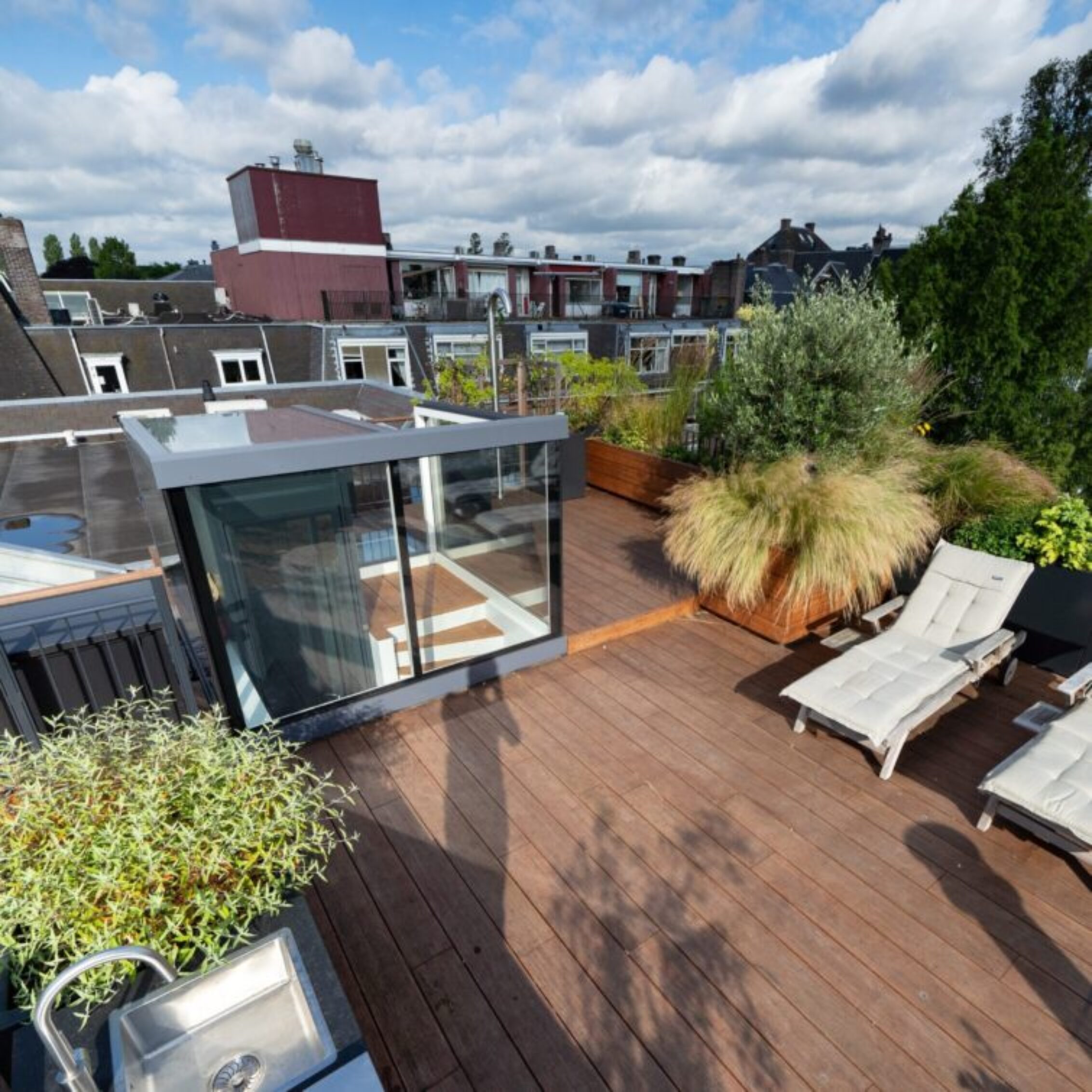Sliding Box - Dutch Roof Design