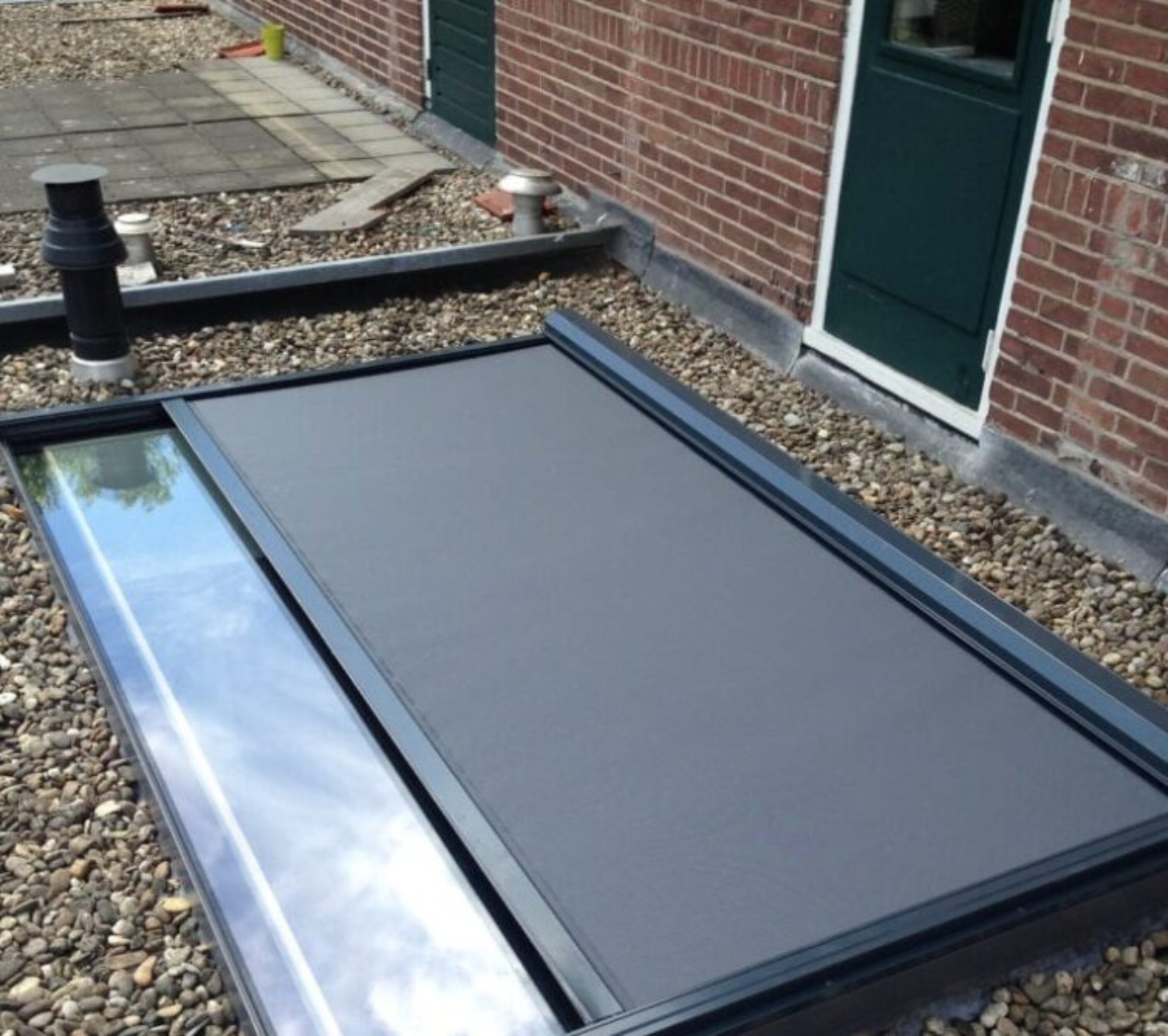 Uitleg: Zonwering voor lichtstraten - Dutch Roof Design